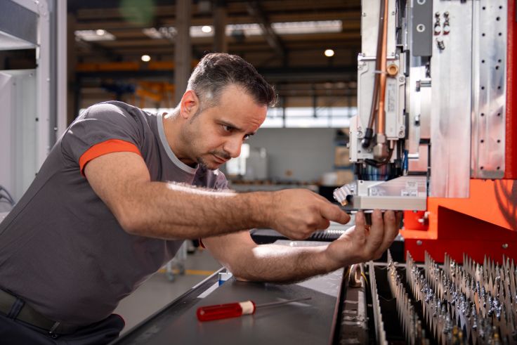 Service packages | For your machine maintenance | Bystronic